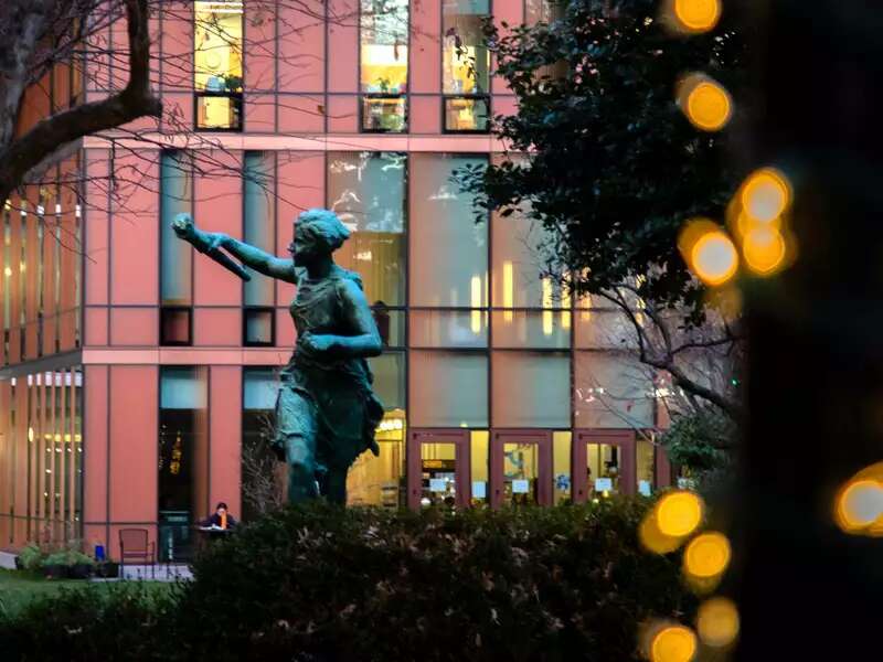 Students Flock to Faculty Mini-Lectures on Migration | Barnard College